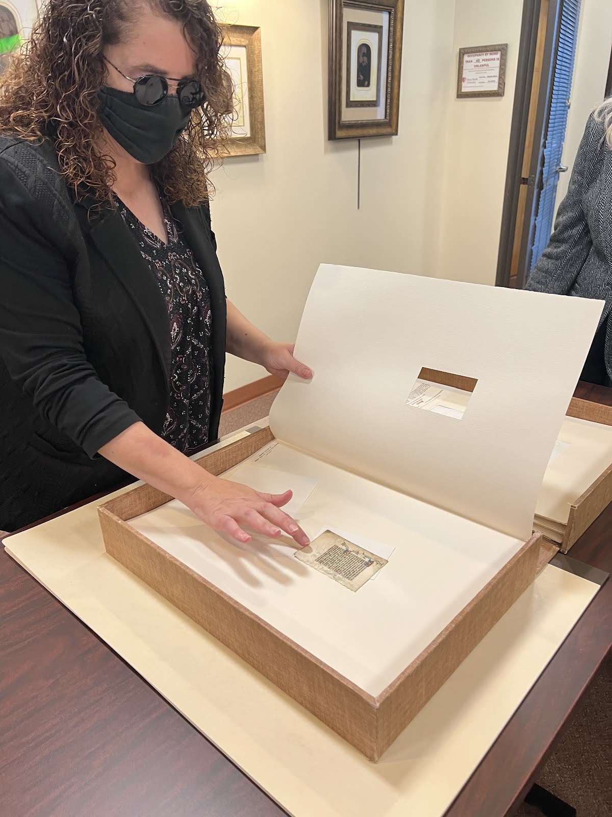 Dr. Lisa Fagin Davis at SBU Center for Digital Humanities premiere ...