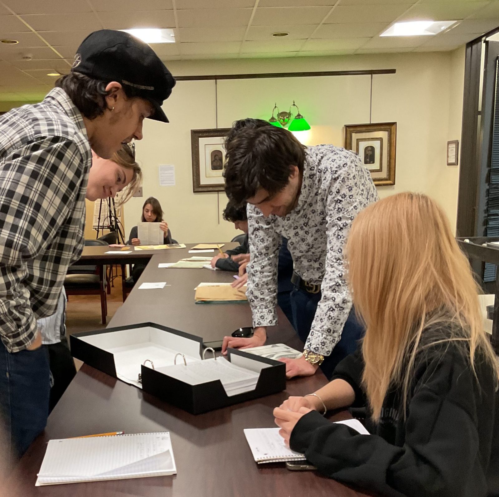 Students in Professor Sam Dodd’s course ARH 400 consulting the Robert M ...